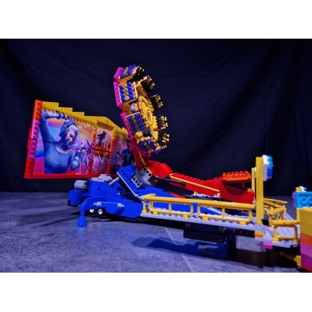 Heavy Rotation - LEGO® bricks fairground attraction