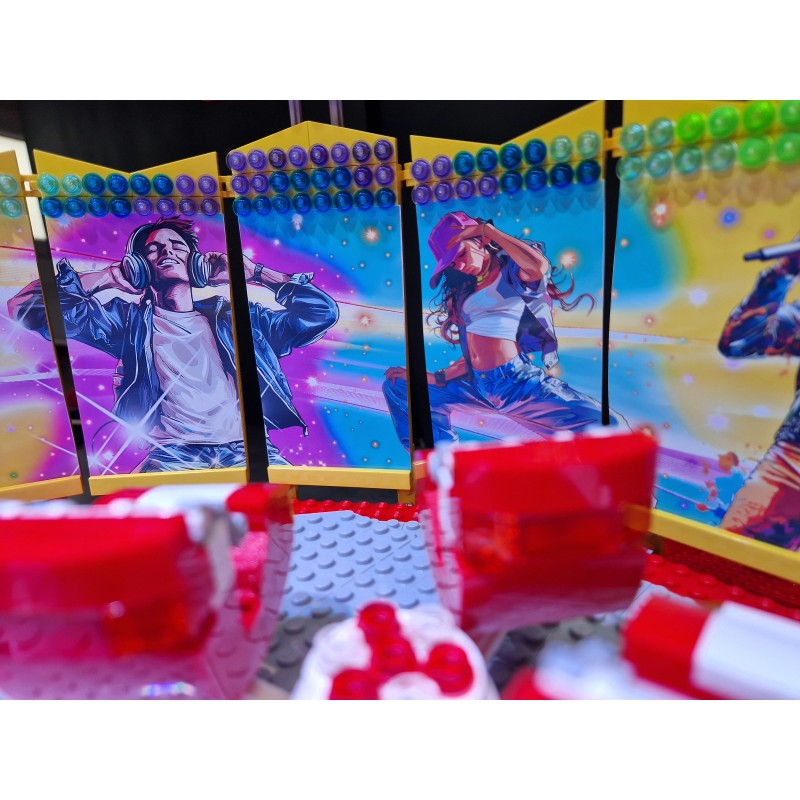 Break Dance - LEGO® bricks fairground attraction